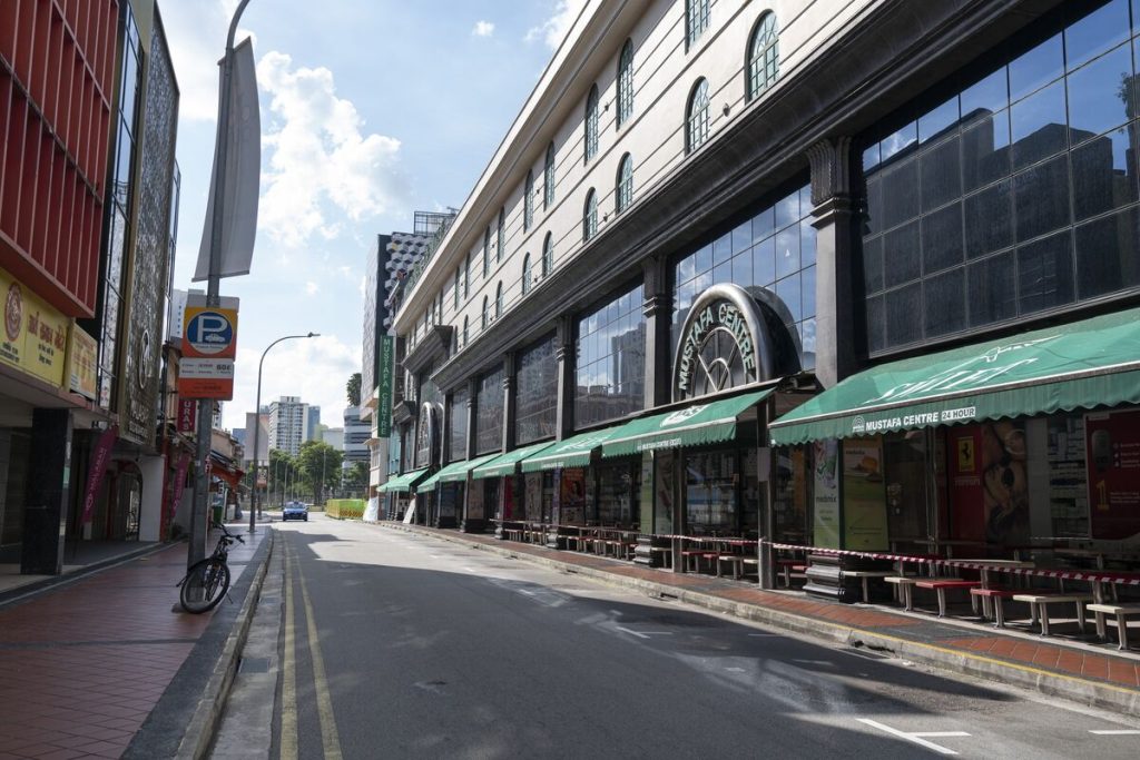 Shopping on a budget in Mustafa Center [2023]